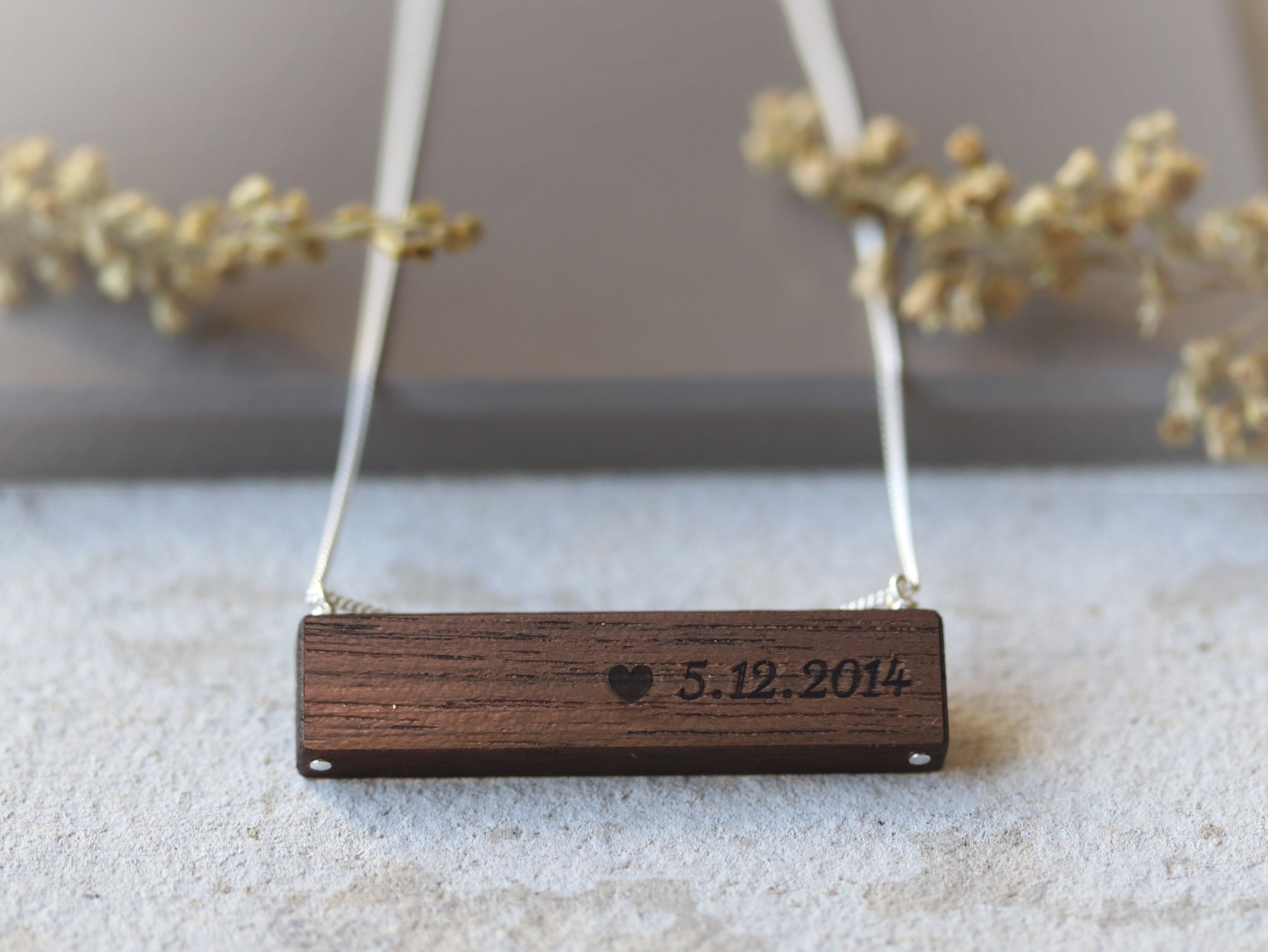 Necklace Engraved with Special Dates – Paper Anniversary® by Anna V.